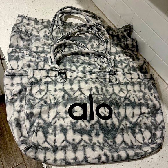 ALO Yoga | Bags | Iconic Alo Yoga Shopper Tote | Poshmark